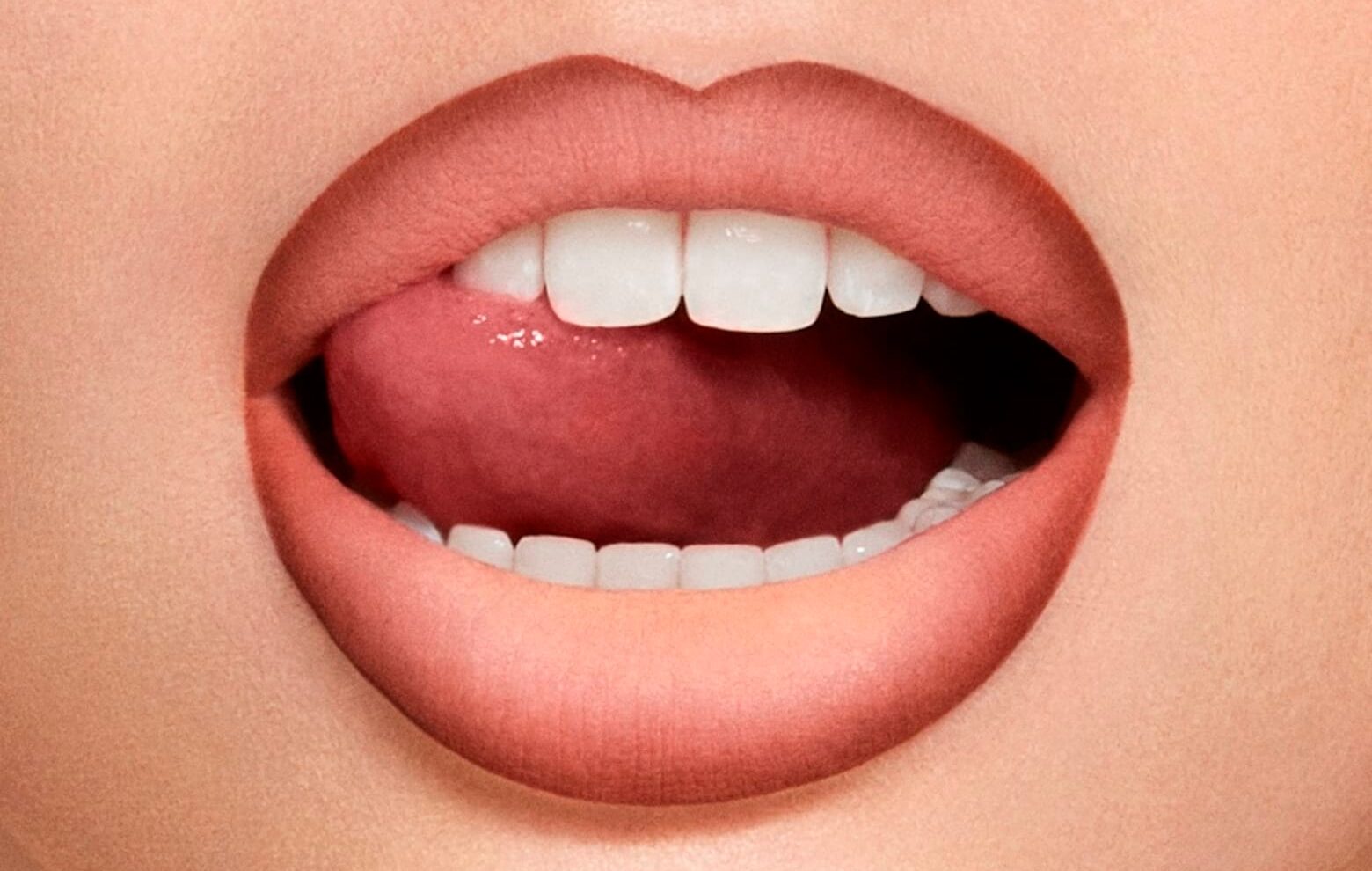 Cara Membuat Ombre Lips yang Sempurna - Scarf Media