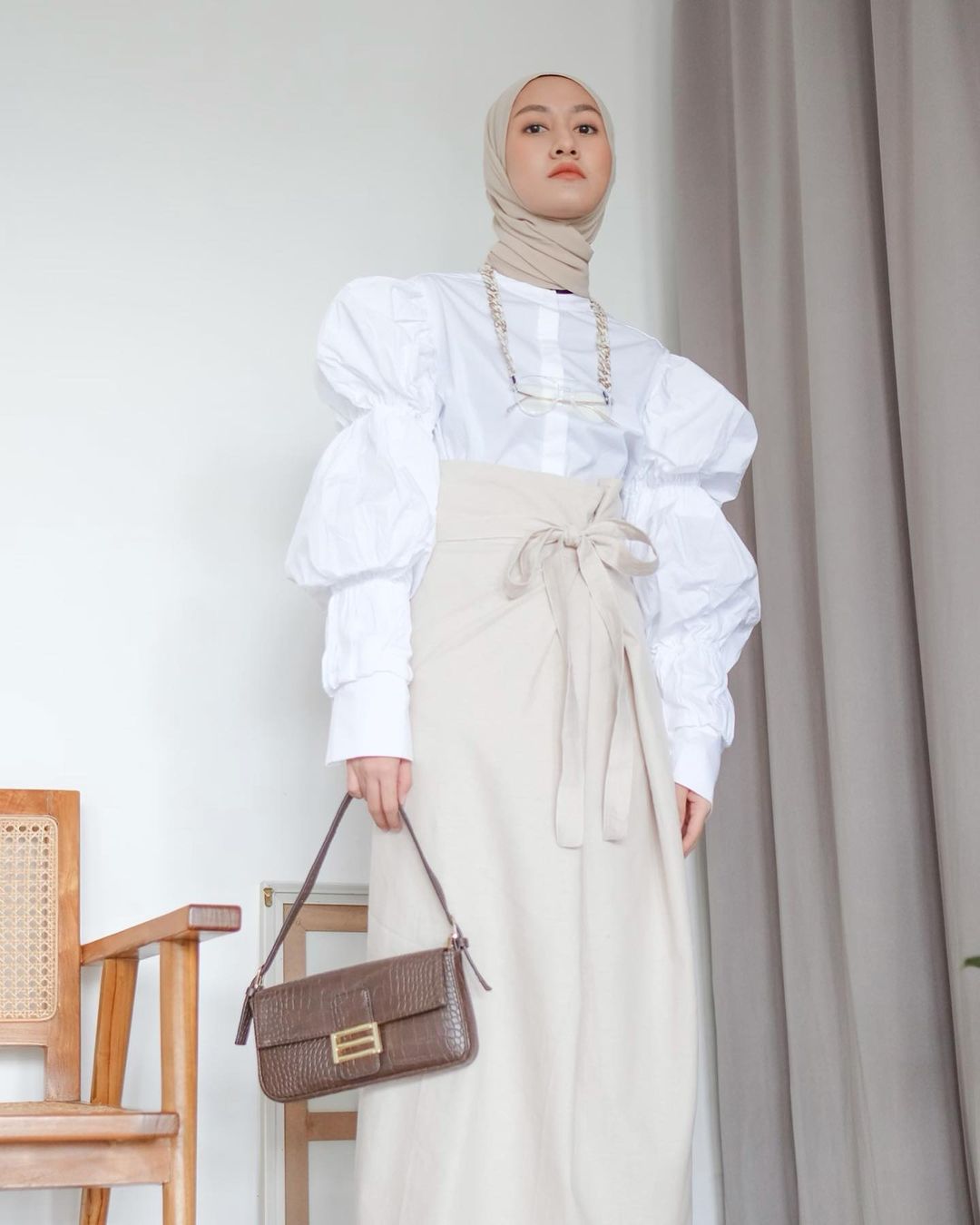 5 Inspirasi Gaya Busana dengan Puff Sleeve Outfit Agar Tampilan Tidak ...