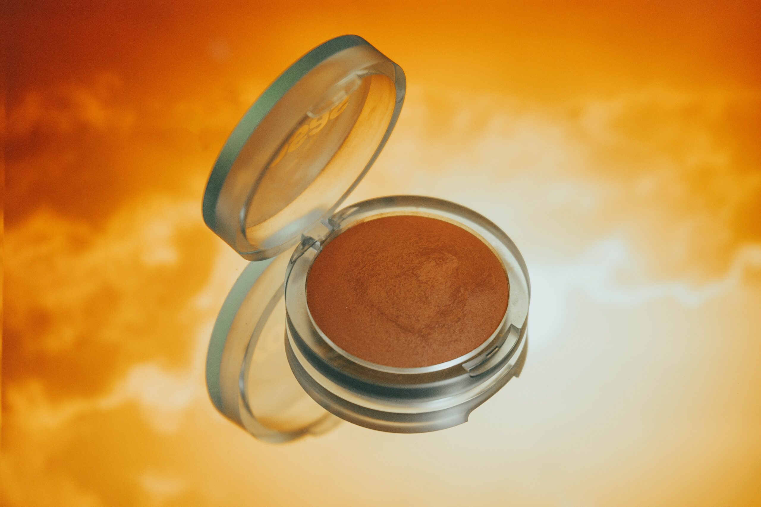 Sering Dibilang Mirip, Apa sih Bedanya Contour dan Bronzer? - Scarf Media