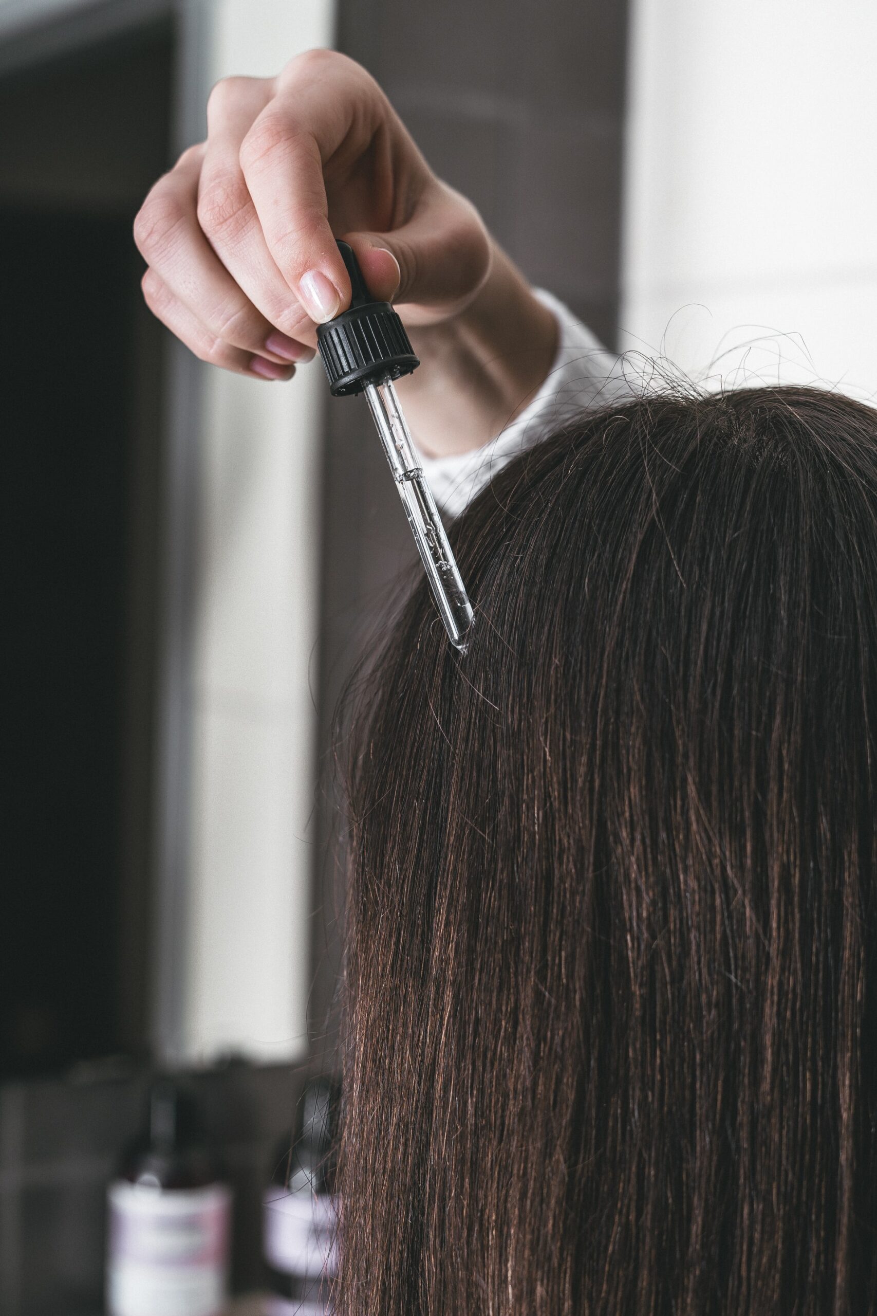 Jaga Kelembapan dan Kilau Rambut dengan 4 Rekomendasi Hair Oil Terbaik ...