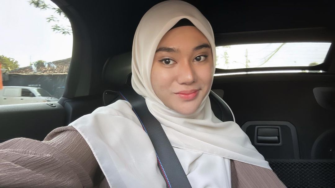 Potret Terbaru Selebgram Clara Shinta Kini Berhijab - Scarf Media