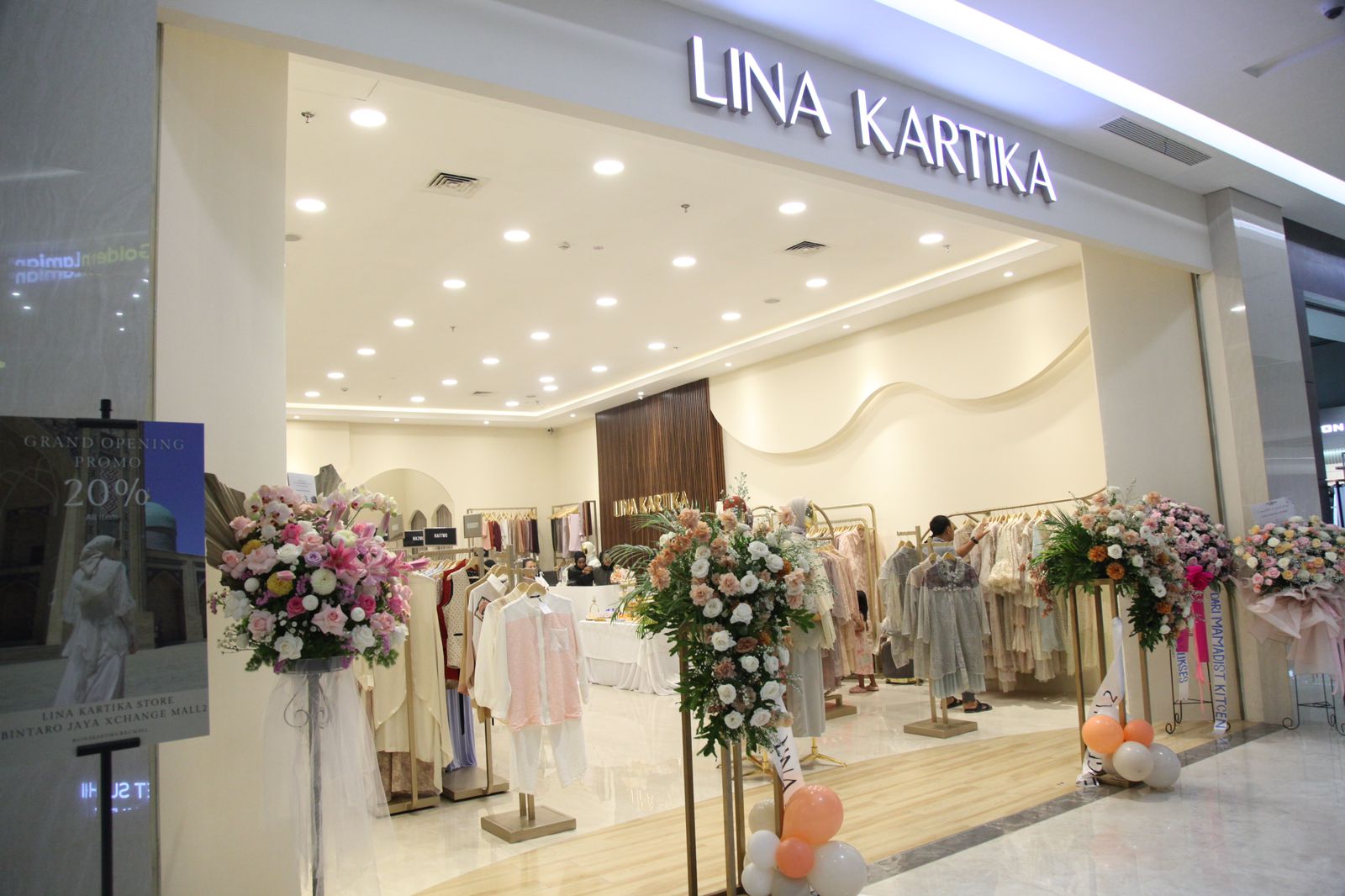 Lina Kartika Buka Toko Multibrand Premium di BXC Mall 2 - Scarf Media