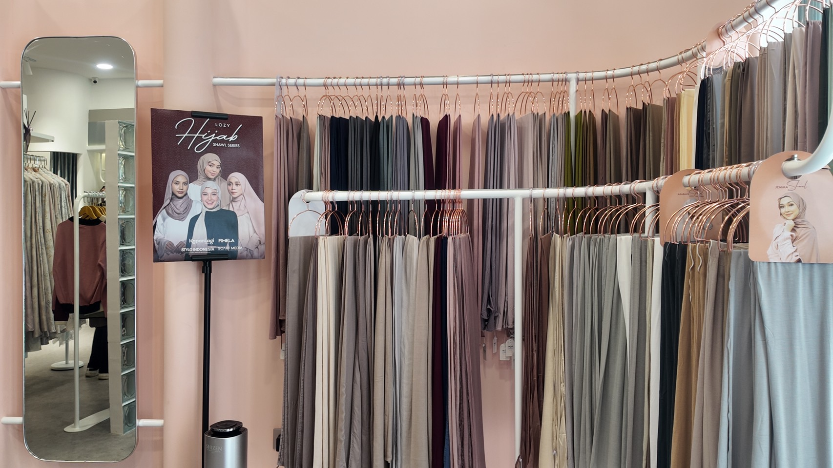 Sasar Target Market Mahasiswa, Lozy Hijab Open Store di Depok - Scarf Media