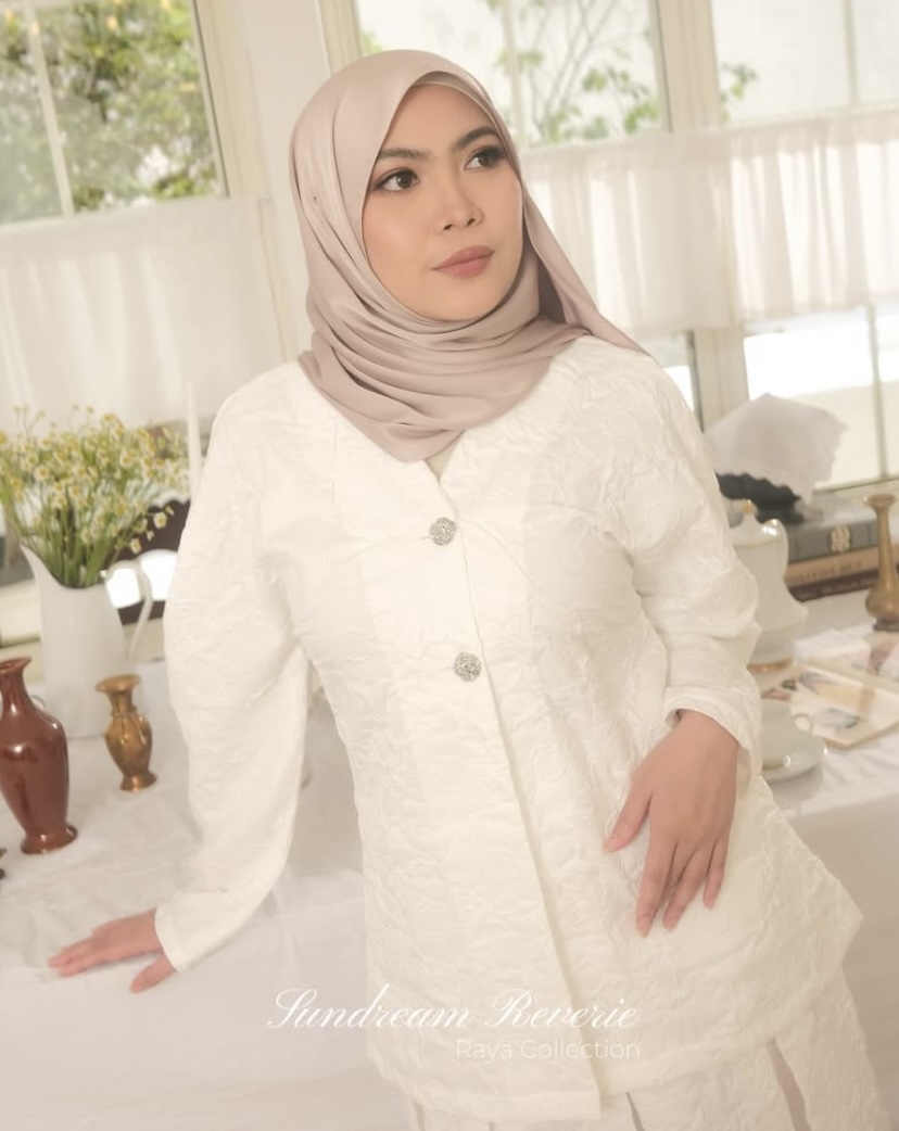 Tren Baju Kurung di Idul Fitri 2025